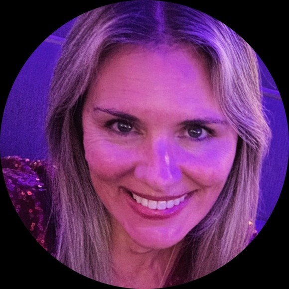 Toni's Closet (@tonisclosets) | Poshmark